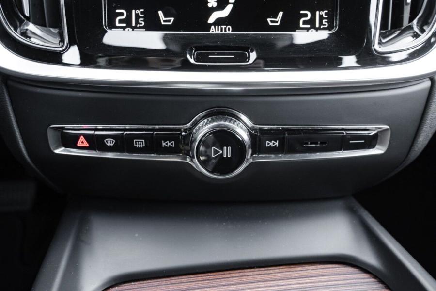 Pelēks Volvo S60 2020 Mārupe, ar dzinēja tilpumu 2.00 L un nobraukumu 95 tūkst. km par 24800 €, foto 24 vietnē AUTOMOTO.COM.LV