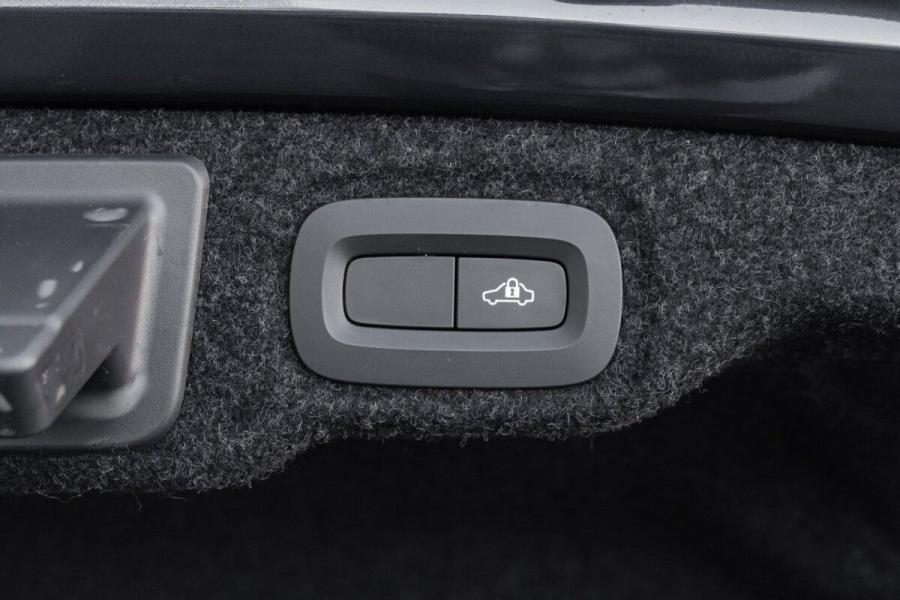 Pelēks Volvo S60 2020 Mārupe, ar dzinēja tilpumu 2.00 L un nobraukumu 95 tūkst. km par 24800 €, foto 29 vietnē AUTOMOTO.COM.LV
