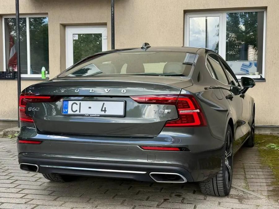 Grey Volvo S60 2020 in Riga, with an engine capacity of 2.00 L and mileage of 126 thousand km for 26000 €, photo 5 on AUTOMOTO.COM.LV