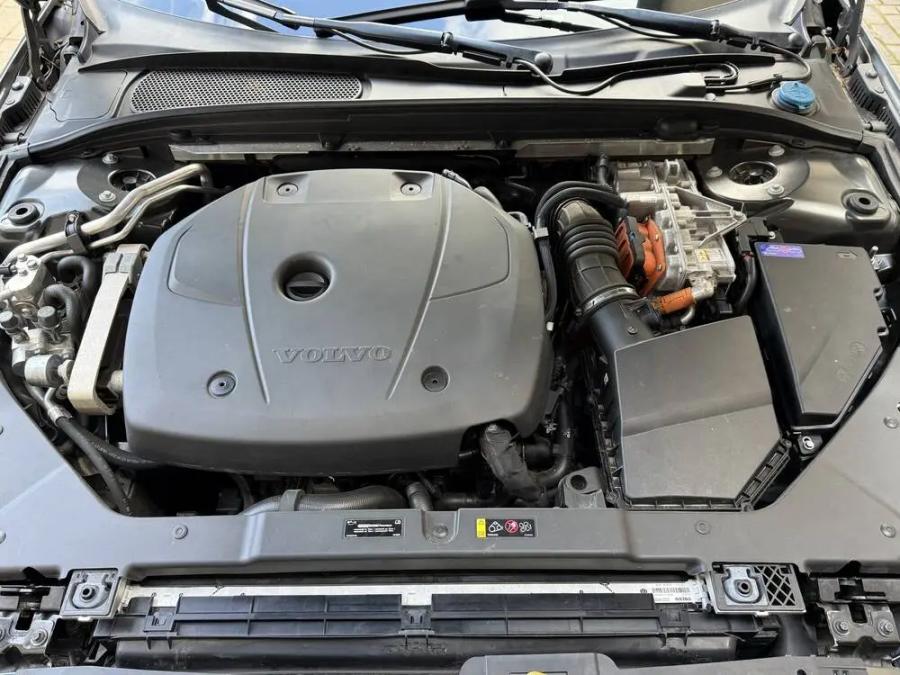 Grey Volvo S60 2020 in Riga, with an engine capacity of 2.00 L and mileage of 126 thousand km for 26000 €, photo 23 on AUTOMOTO.COM.LV