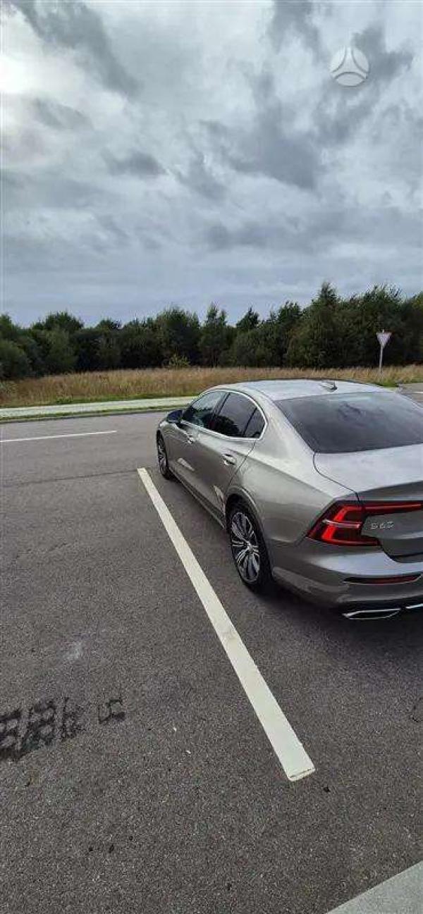 Volvo S60 2020 in Gargzdai on AUTOMOTO.COM.LV Grey Volvo S60 2020 in Gargzdai, with an engine capacity of 1.97 L and mileage of 75 thousand km for 25490 €, photo 10 on AUTOMOTO.COM.LV