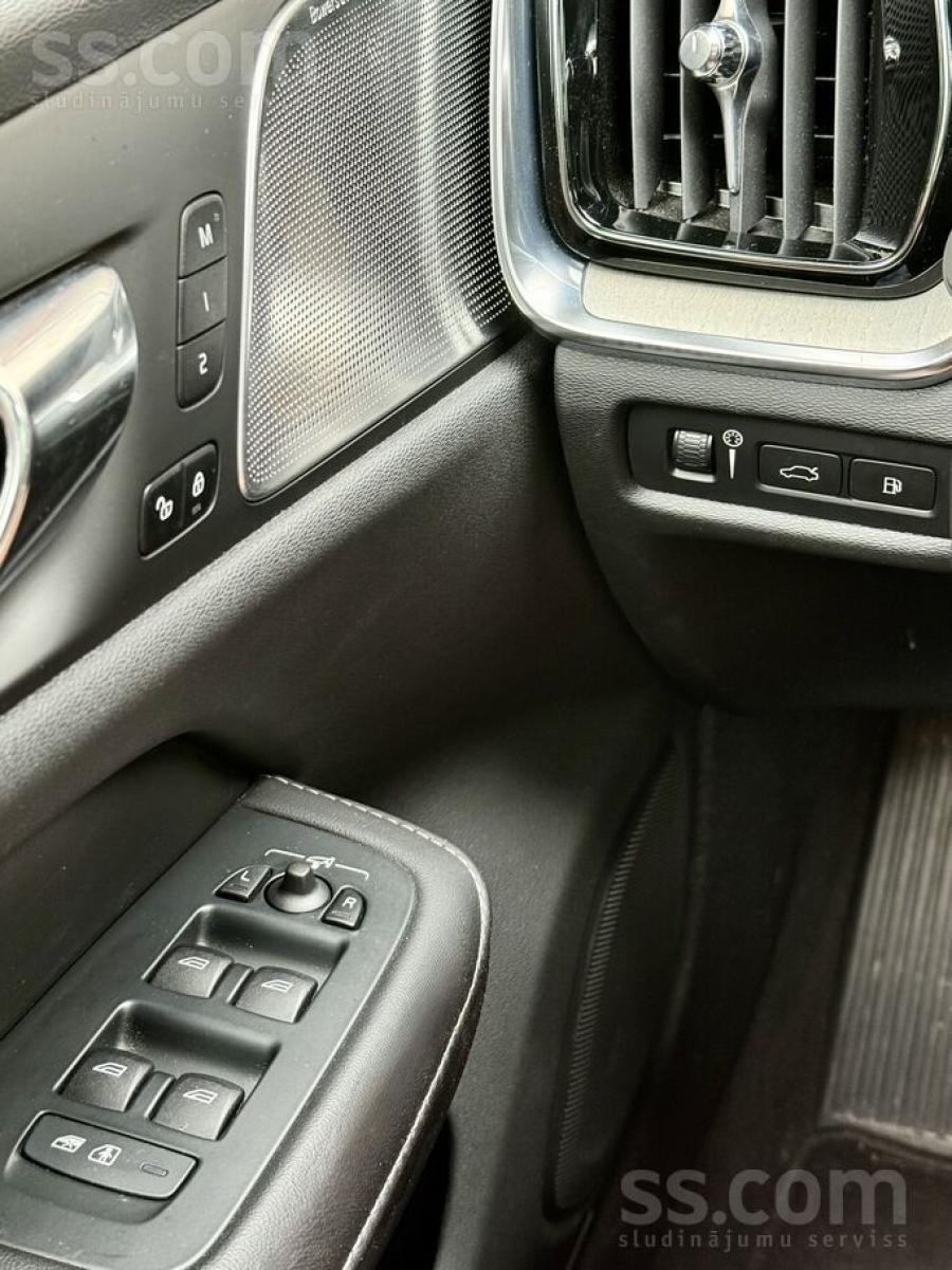 Pelēks Volvo S60 2020 Rīga, ar dzinēja tilpumu 2.00 L un nobraukumu 0 tūkst. km par 26000 €, foto 24 vietnē AUTOMOTO.COM.LV