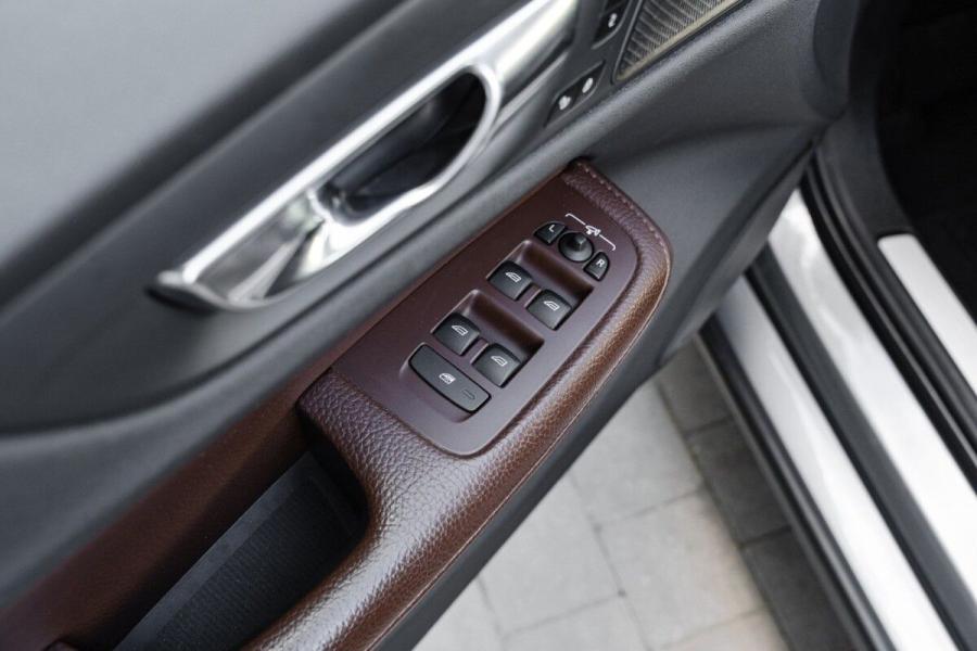 Pelēks Volvo S60 2021 Mārupe, ar dzinēja tilpumu 2.00 L un nobraukumu 100 tūkst. km par 23150 €, foto 8 vietnē AUTOMOTO.COM.LV