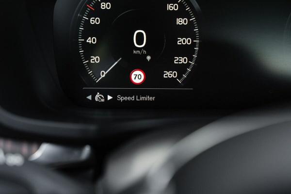 Grey Volvo S60 2021 in Marupe, with an engine capacity of 2.00 L and mileage of 100 thousand km for 23150 €, photo 10 on AUTOMOTO.COM.LV