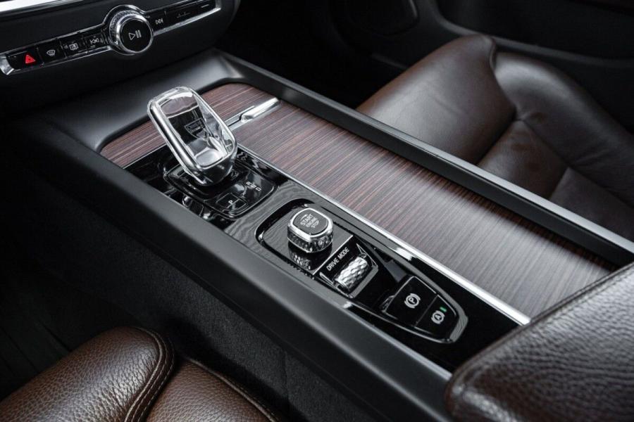 Pelēks Volvo S60 2021 Mārupe, ar dzinēja tilpumu 2.00 L un nobraukumu 100 tūkst. km par 23150 €, foto 24 vietnē AUTOMOTO.COM.LV