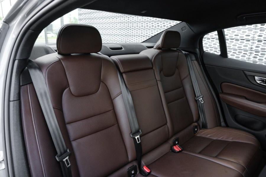 Pelēks Volvo S60 2021 Mārupe, ar dzinēja tilpumu 2.00 L un nobraukumu 100 tūkst. km par 23150 €, foto 26 vietnē AUTOMOTO.COM.LV