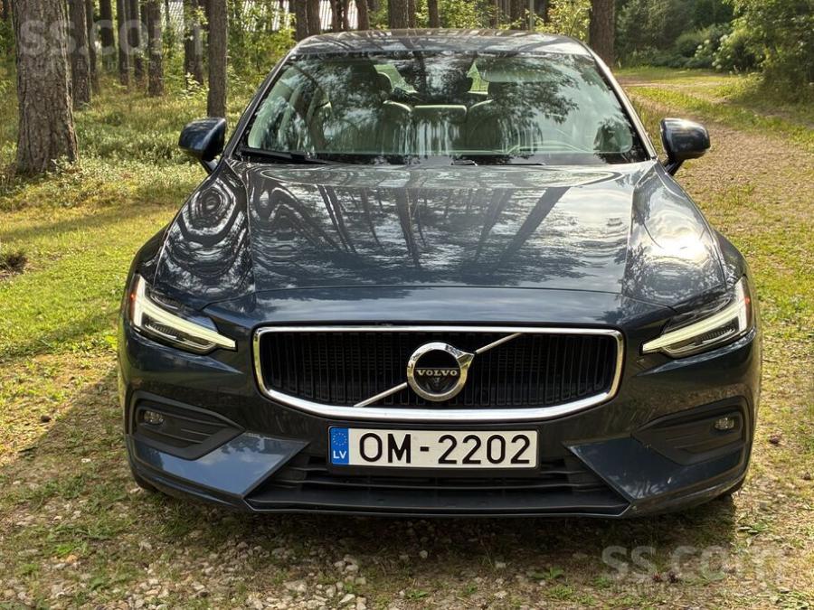 Grey Volvo S60 2021 in Riga, with an engine capacity of 2.00 L and mileage of 91 thousand km for 21500 €, photo 3 on AUTOMOTO.COM.LV