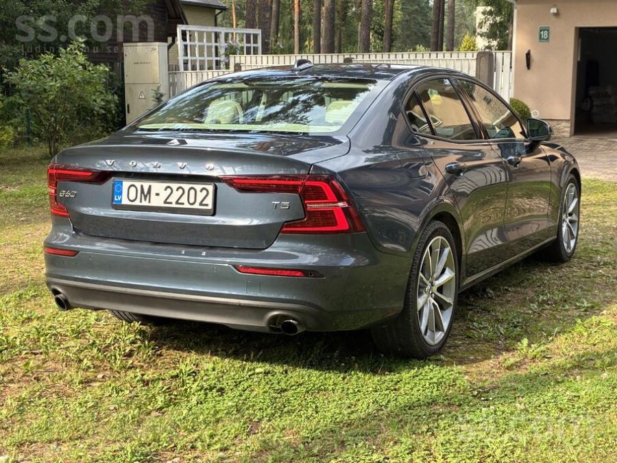 Grey Volvo S60 2021 in Riga, with an engine capacity of 2.00 L and mileage of 91 thousand km for 21500 €, photo 6 on AUTOMOTO.COM.LV