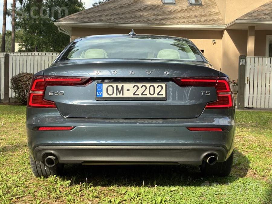Grey Volvo S60 2021 in Riga, with an engine capacity of 2.00 L and mileage of 91 thousand km for 21500 €, photo 7 on AUTOMOTO.COM.LV
