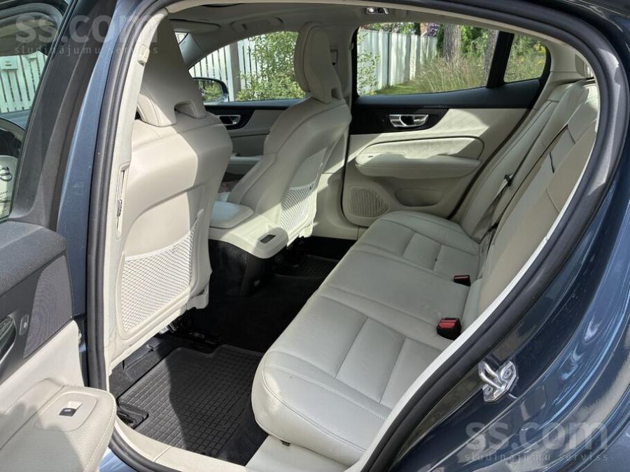 Grey Volvo S60 2021 in Riga, with an engine capacity of 2.00 L and mileage of 91 thousand km for 21500 €, photo 15 on AUTOMOTO.COM.LV