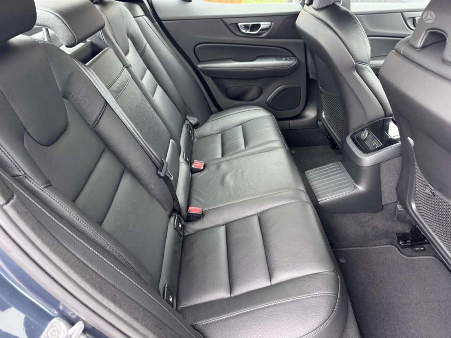 Grey Volvo S60 2021 in Vilnius, with an engine capacity of 2.00 L and mileage of 161 thousand km for 20950 €, photo 13 on AUTOMOTO.COM.LV