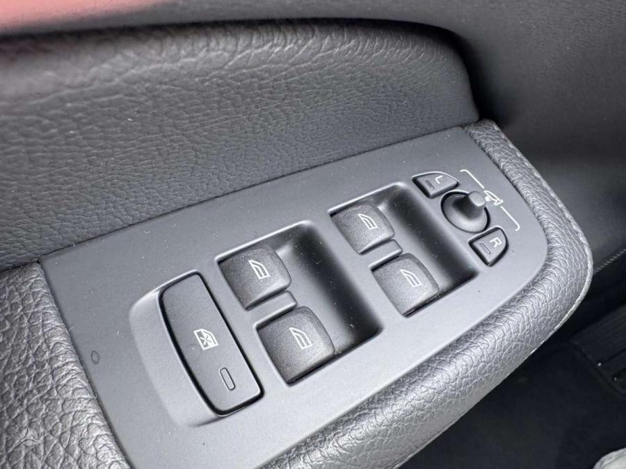 Grey Volvo S60 2021 in Vilnius, with an engine capacity of 2.00 L and mileage of 161 thousand km for 20950 €, photo 29 on AUTOMOTO.COM.LV