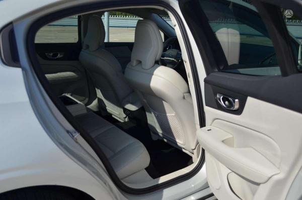 Pelēks Volvo S60 2021 Viļņa, ar dzinēja tilpumu 1.97 L un nobraukumu 78 tūkst. km par 22550 €, foto 10 vietnē AUTOMOTO.COM.LV