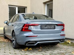 Pelēks Volvo S60 2022 Rīga, ar dzinēja tilpumu 2.00 L un nobraukumu 0 tūkst. km par 27500 €, foto 5 vietnē AUTOMOTO.COM.LV