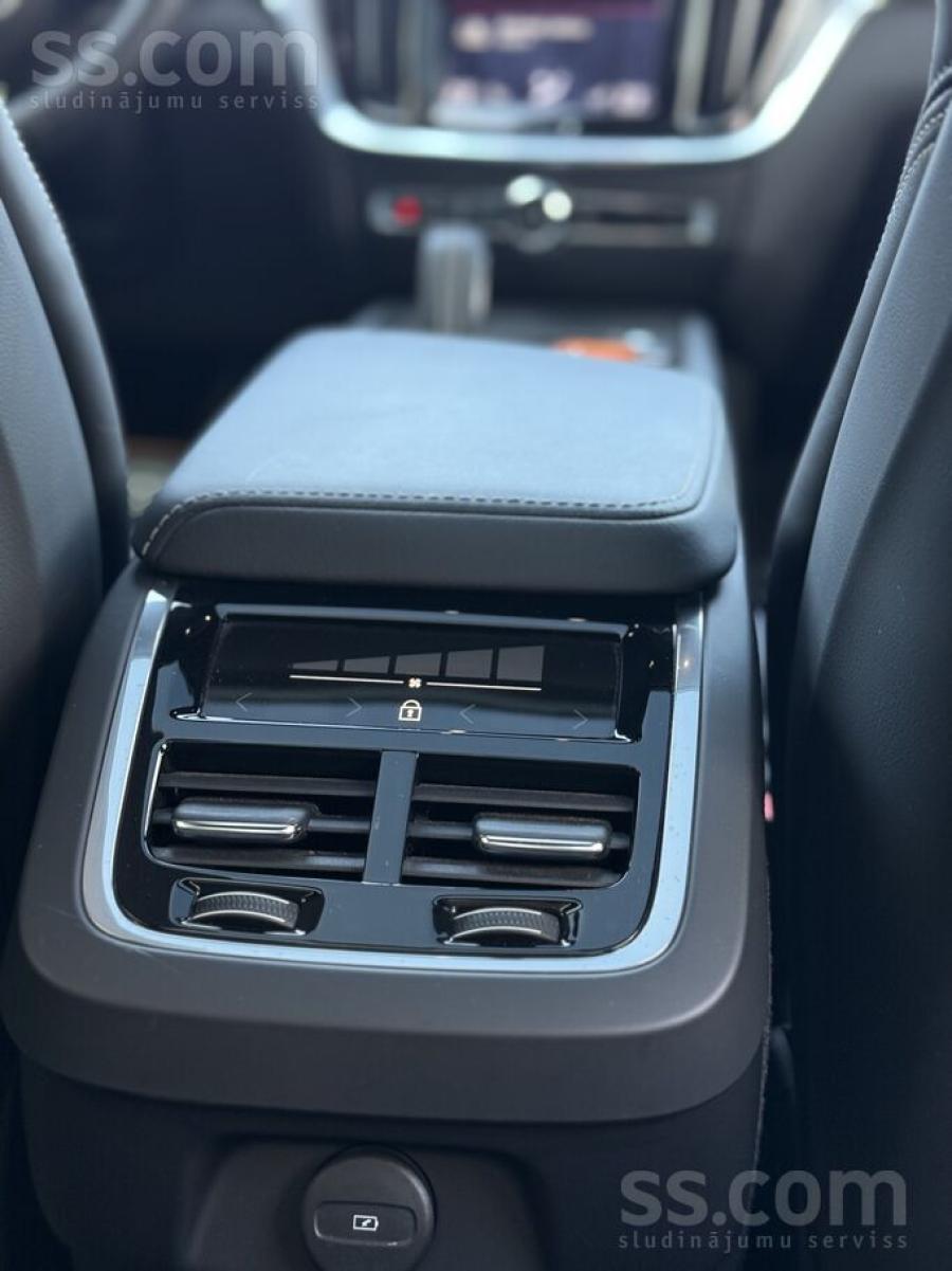 Pelēks Volvo S60 2022 Rīga, ar dzinēja tilpumu 2.00 L un nobraukumu 0 tūkst. km par 27500 €, foto 9 vietnē AUTOMOTO.COM.LV
