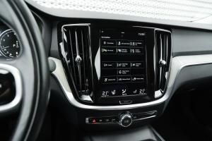 Pelēks Volvo S60 2022 Mārupe, ar dzinēja tilpumu 2.00 L un nobraukumu 60 tūkst. km par 26500 €, foto 12 vietnē AUTOMOTO.COM.LV