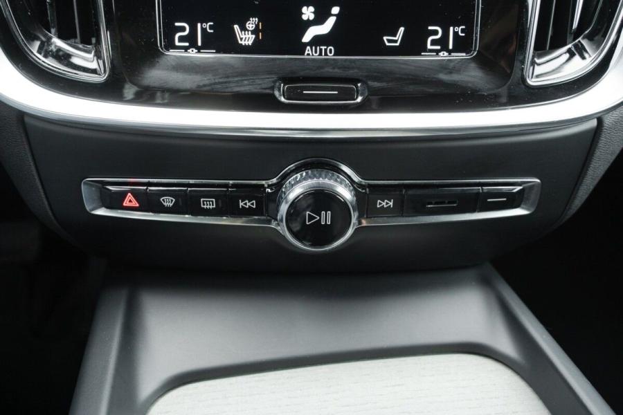 Pelēks Volvo S60 2022 Mārupe, ar dzinēja tilpumu 2.00 L un nobraukumu 60 tūkst. km par 26500 €, foto 18 vietnē AUTOMOTO.COM.LV