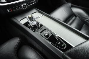 Pelēks Volvo S60 2022 Mārupe, ar dzinēja tilpumu 2.00 L un nobraukumu 60 tūkst. km par 26500 €, foto 19 vietnē AUTOMOTO.COM.LV