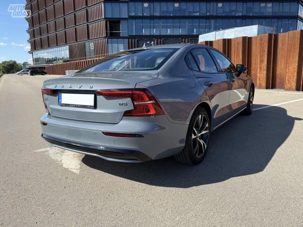 Grey Volvo S60 2024 in Kaunas, with an engine capacity of 2.00 L and mileage of 21 thousand km for 26900 €, photo 5 on AUTOMOTO.COM.LV