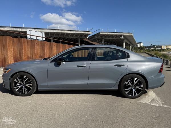 Grey Volvo S60 2024 in Kaunas, with an engine capacity of 2.00 L and mileage of 21 thousand km for 26900 €, photo 6 on AUTOMOTO.COM.LV