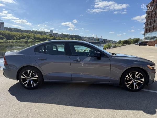 Grey Volvo S60 2024 in Kaunas, with an engine capacity of 2.00 L and mileage of 21 thousand km for 26900 €, photo 7 on AUTOMOTO.COM.LV