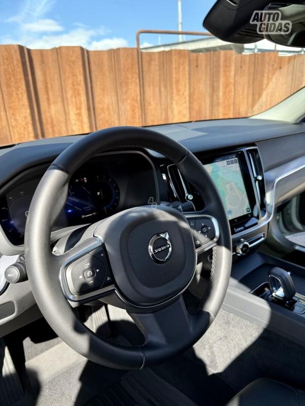Grey Volvo S60 2024 in Kaunas, with an engine capacity of 2.00 L and mileage of 21 thousand km for 26900 €, photo 10 on AUTOMOTO.COM.LV