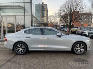 Grey Volvo S60 2024 in Riga, with an engine capacity of 2.00 L and mileage of 25 thousand km for 30500 €, photo 3 on AUTOMOTO.COM.LV
