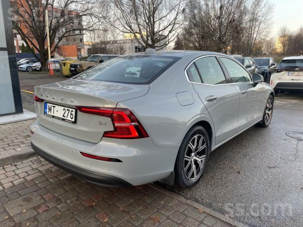Grey Volvo S60 2024 in Riga, with an engine capacity of 2.00 L and mileage of 25 thousand km for 30500 €, photo 3 on AUTOMOTO.COM.LV