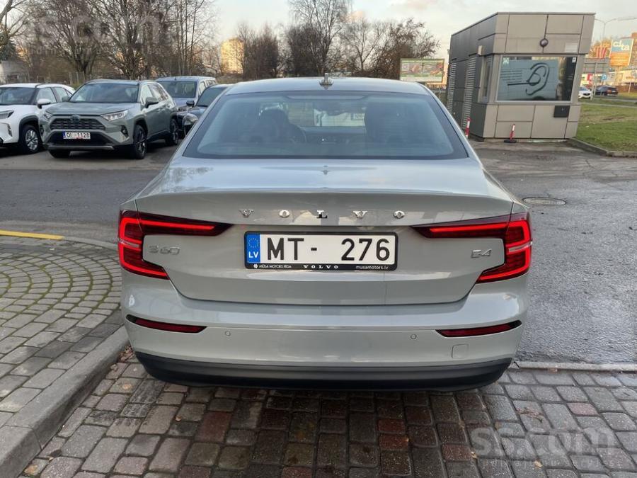 Grey Volvo S60 2024 in Riga, with an engine capacity of 2.00 L and mileage of 25 thousand km for 30500 €, photo 5 on AUTOMOTO.COM.LV