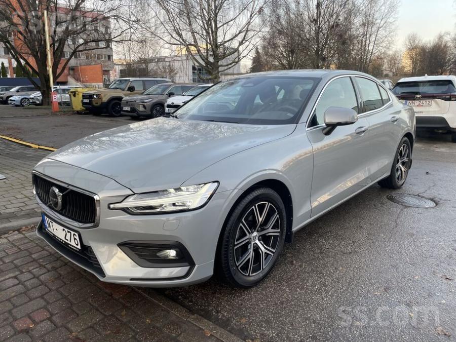 Grey Volvo S60 2024 in Riga, with an engine capacity of 2.00 L and mileage of 25 thousand km for 30500 €, photo 8 on AUTOMOTO.COM.LV