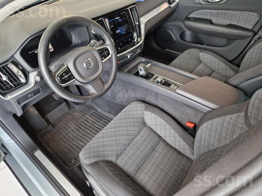 Grey Volvo S60 2024 in Riga, with an engine capacity of 2.00 L and mileage of 25 thousand km for 30500 €, photo 12 on AUTOMOTO.COM.LV