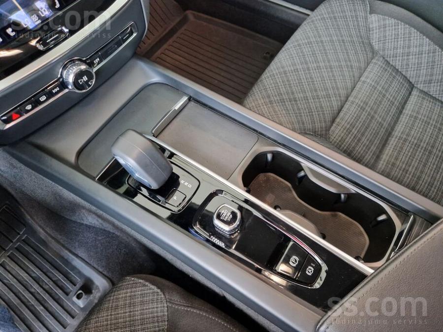 Grey Volvo S60 2024 in Riga, with an engine capacity of 2.00 L and mileage of 25 thousand km for 30500 €, photo 17 on AUTOMOTO.COM.LV