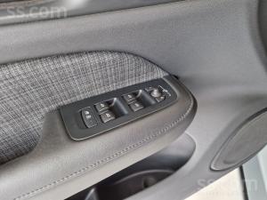 Grey Volvo S60 2024 in Riga, with an engine capacity of 2.00 L and mileage of 25 thousand km for 30500 €, photo 19 on AUTOMOTO.COM.LV