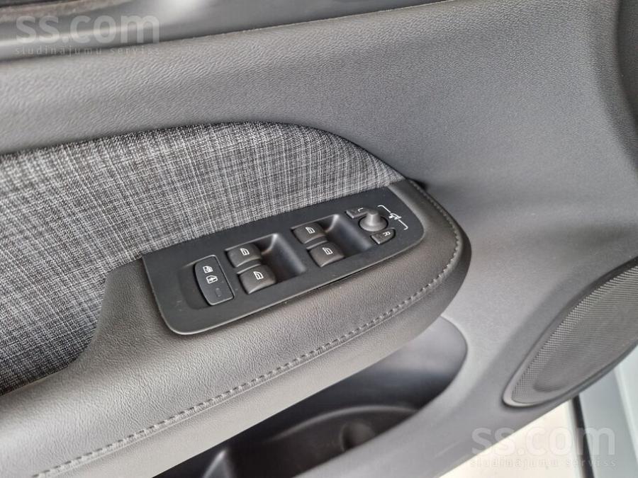 Grey Volvo S60 2024 in Riga, with an engine capacity of 2.00 L and mileage of 25 thousand km for 30500 €, photo 19 on AUTOMOTO.COM.LV