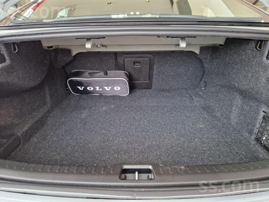 Grey Volvo S60 2024 in Riga, with an engine capacity of 2.00 L and mileage of 25 thousand km for 30500 €, photo 23 on AUTOMOTO.COM.LV