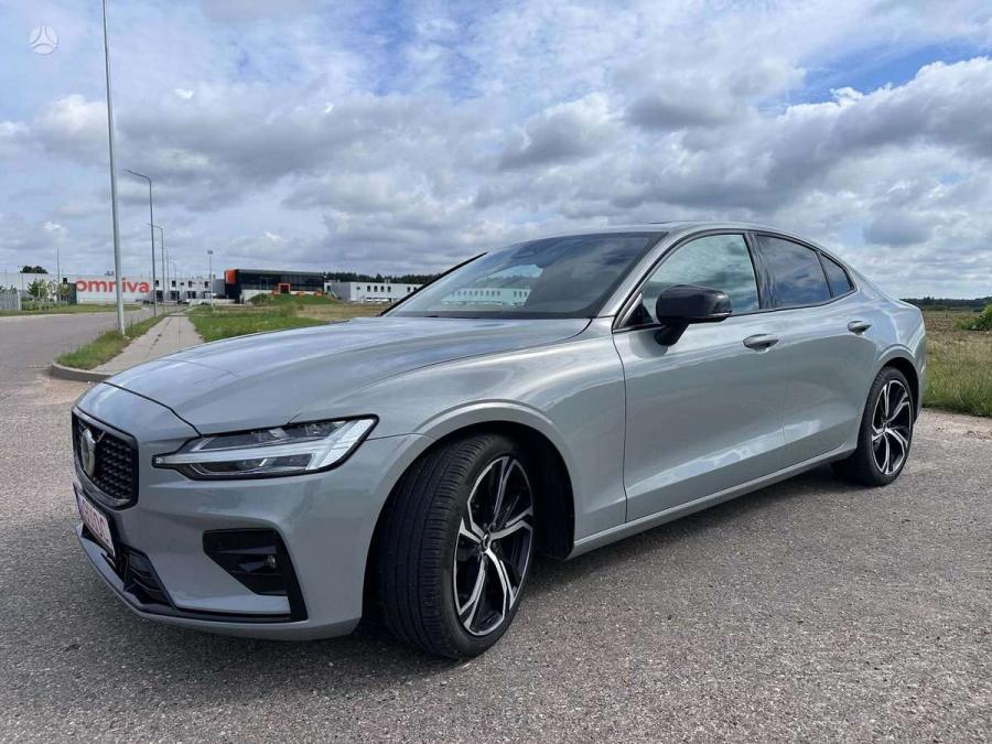 Pelēks Volvo S60 2024 Kauņa, ar dzinēja tilpumu 1.97 L un nobraukumu 35 tūkst. km par 26500 €, foto 5 vietnē AUTOMOTO.COM.LV