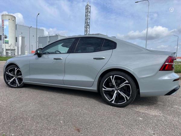 Pelēks Volvo S60 2024 Kauņa, ar dzinēja tilpumu 1.97 L un nobraukumu 35 tūkst. km par 26500 €, foto 6 vietnē AUTOMOTO.COM.LV
