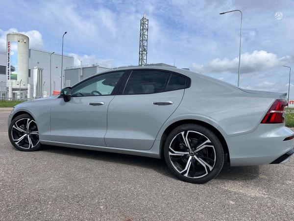 Pelēks Volvo S60 2024 Kauņa, ar dzinēja tilpumu 1.97 L un nobraukumu 35 tūkst. km par 26500 €, foto 7 vietnē AUTOMOTO.COM.LV