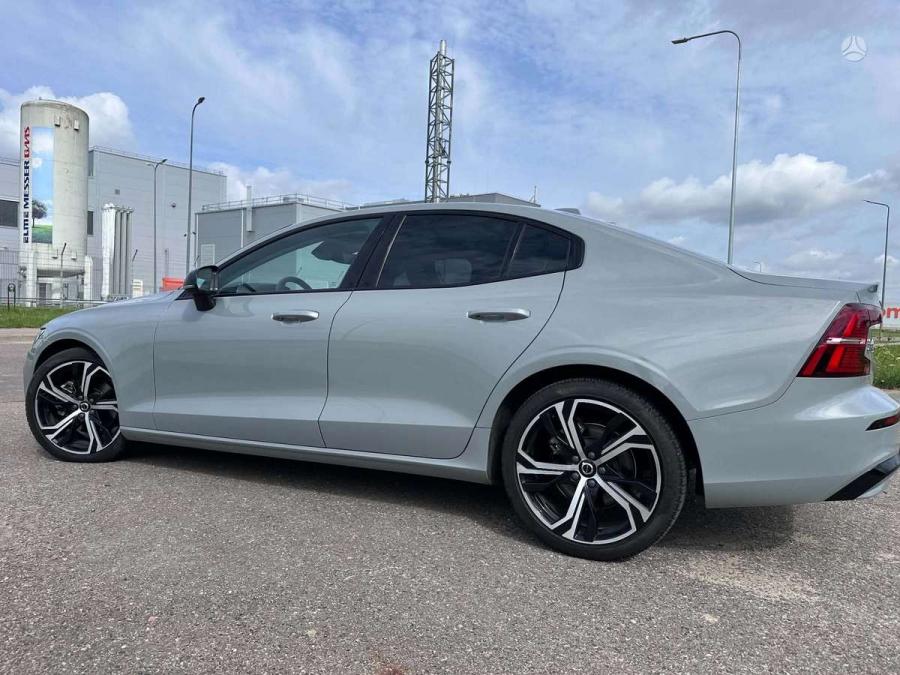 Pelēks Volvo S60 2024 Kauņa, ar dzinēja tilpumu 1.97 L un nobraukumu 35 tūkst. km par 26500 €, foto 7 vietnē AUTOMOTO.COM.LV