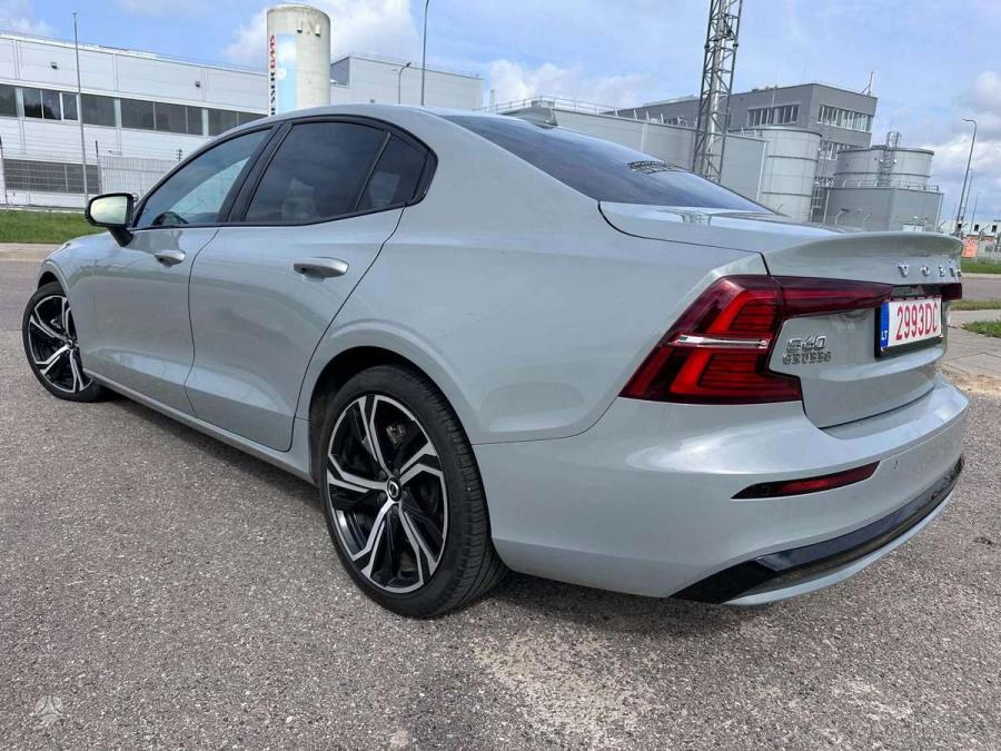 Pelēks Volvo S60 2024 Kauņa, ar dzinēja tilpumu 1.97 L un nobraukumu 35 tūkst. km par 26500 €, foto 8 vietnē AUTOMOTO.COM.LV