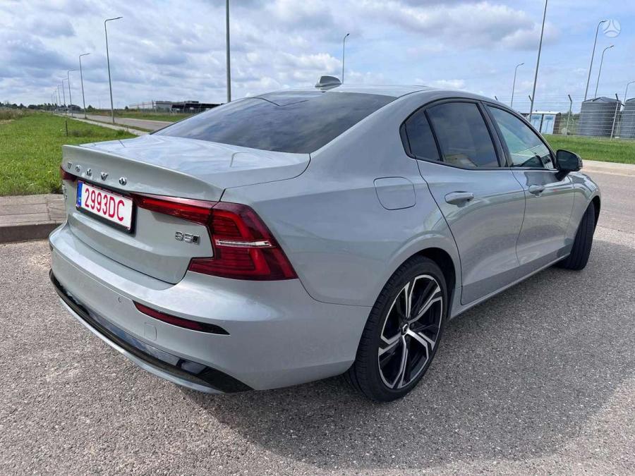 Pelēks Volvo S60 2024 Kauņa, ar dzinēja tilpumu 1.97 L un nobraukumu 35 tūkst. km par 26500 €, foto 10 vietnē AUTOMOTO.COM.LV