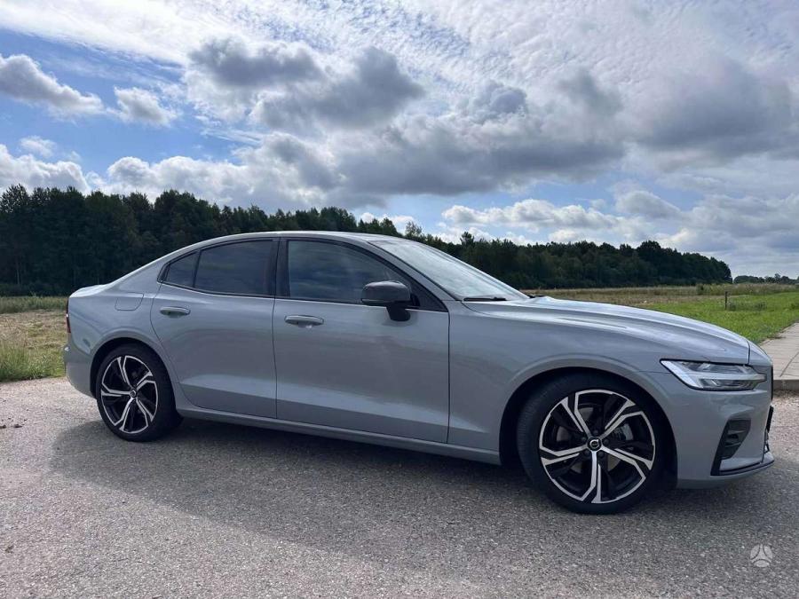 Pelēks Volvo S60 2024 Kauņa, ar dzinēja tilpumu 1.97 L un nobraukumu 35 tūkst. km par 26500 €, foto 13 vietnē AUTOMOTO.COM.LV