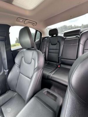 Pelēks Volvo S60 2024 Kauņa, ar dzinēja tilpumu 1.97 L un nobraukumu 35 tūkst. km par 26500 €, foto 14 vietnē AUTOMOTO.COM.LV