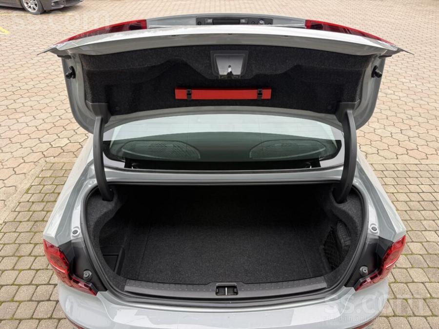 Pelēks Volvo S60 2024 Valmiera, ar dzinēja tilpumu 2.00 L un nobraukumu 21 tūkst. km par 29900 €, foto 9 vietnē AUTOMOTO.COM.LV