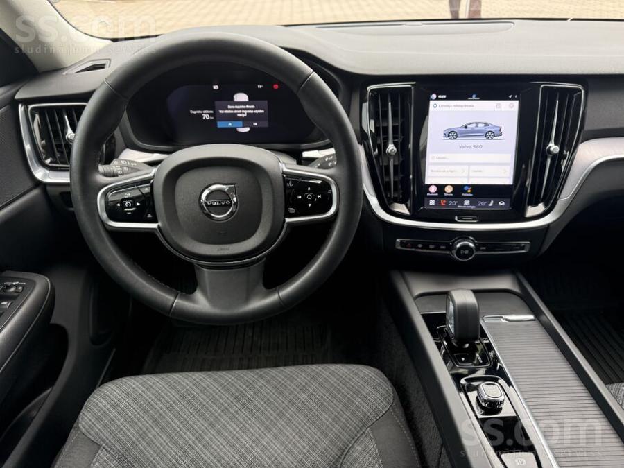 Pelēks Volvo S60 2024 Valmiera, ar dzinēja tilpumu 2.00 L un nobraukumu 21 tūkst. km par 29900 €, foto 12 vietnē AUTOMOTO.COM.LV
