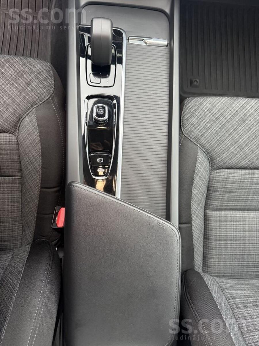 Pelēks Volvo S60 2024 Valmiera, ar dzinēja tilpumu 2.00 L un nobraukumu 21 tūkst. km par 29900 €, foto 16 vietnē AUTOMOTO.COM.LV