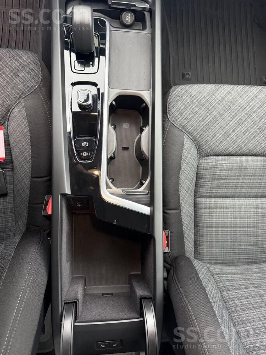 Pelēks Volvo S60 2024 Valmiera, ar dzinēja tilpumu 2.00 L un nobraukumu 21 tūkst. km par 29900 €, foto 18 vietnē AUTOMOTO.COM.LV