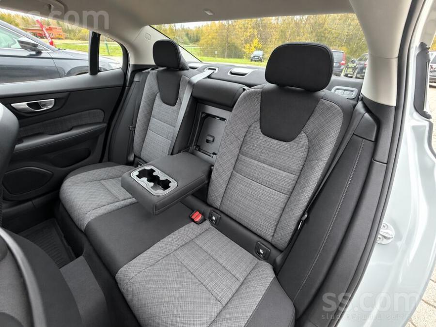 Pelēks Volvo S60 2024 Valmiera, ar dzinēja tilpumu 2.00 L un nobraukumu 21 tūkst. km par 29900 €, foto 20 vietnē AUTOMOTO.COM.LV