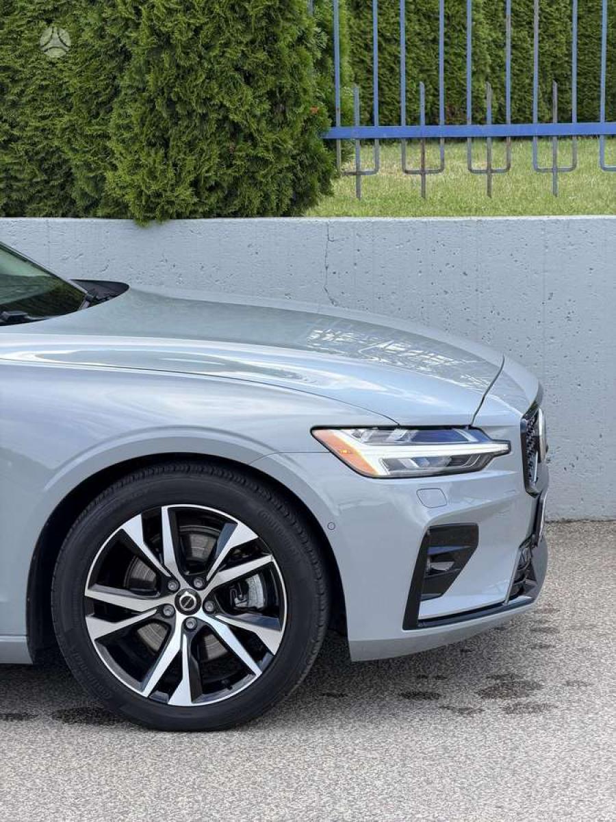 Grey Volvo S60 2025 in Vilnius, with an engine capacity of 1.97 L and mileage of 22 thousand km for 30000 €, photo 10 on AUTOMOTO.COM.LV