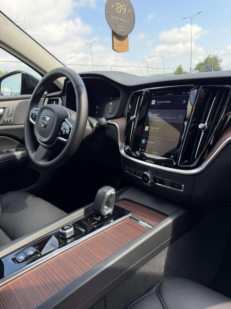 Grey Volvo S60 2025 in Vilnius, with an engine capacity of 1.97 L and mileage of 22 thousand km for 30000 €, photo 13 on AUTOMOTO.COM.LV